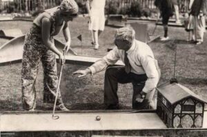What Is MiniGolf 🏌️‍♂️ Game Rules And How To Play Miniature Golf!